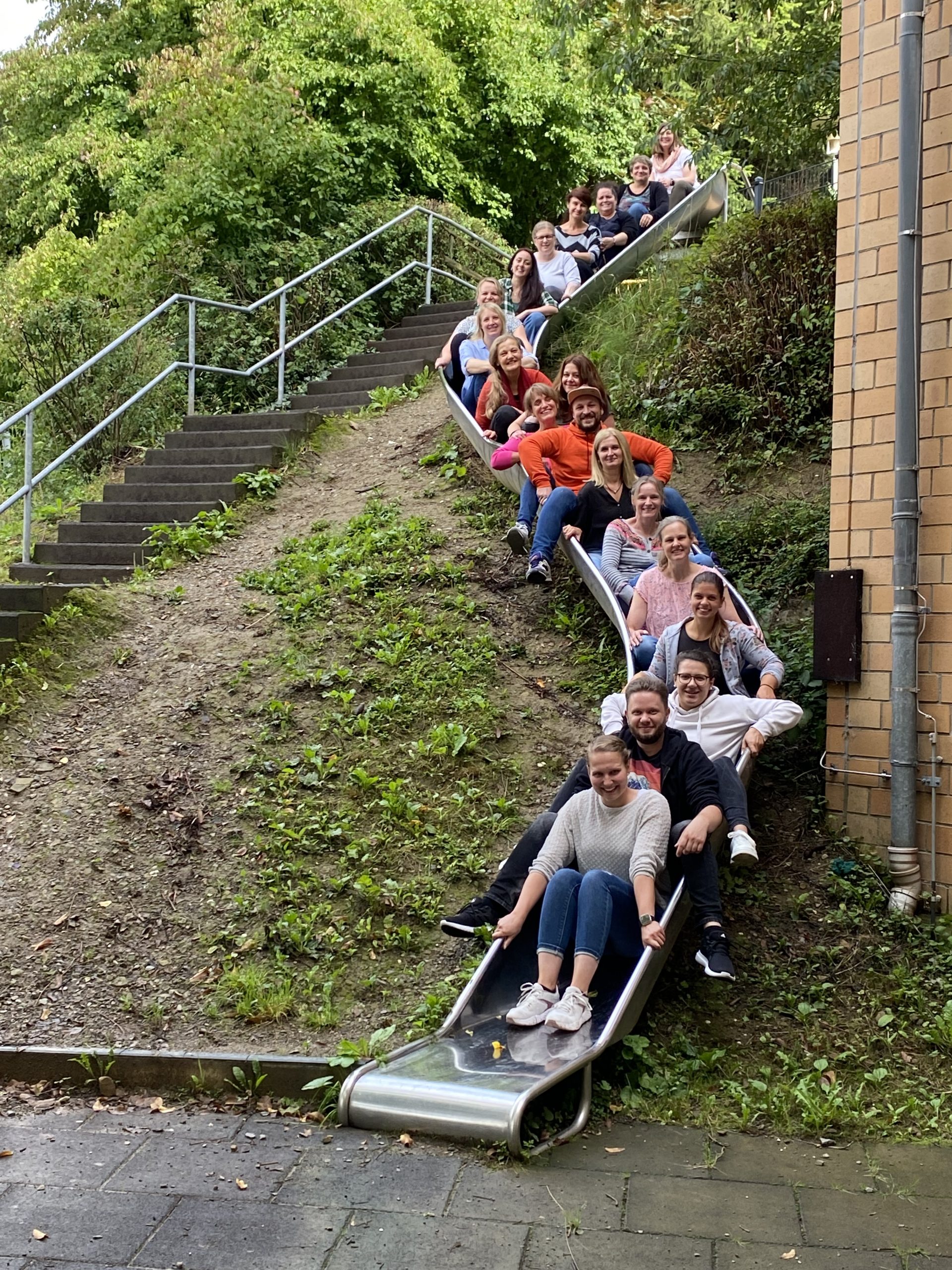 Das aktuelle Kollegium wünscht ein tolles neues Schuljahr 2023/2024 ...
